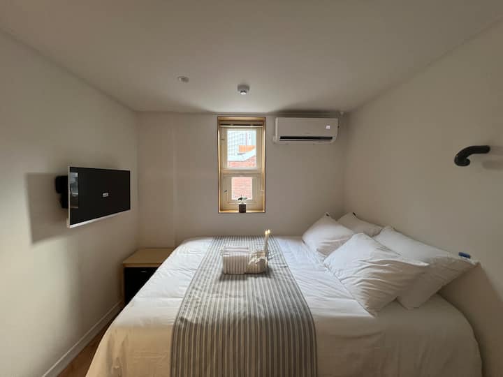 5# Lou's Room|역 1분 |다이소 올리브영 |짐 무료 보관 | 전용 욕실 - Seoul