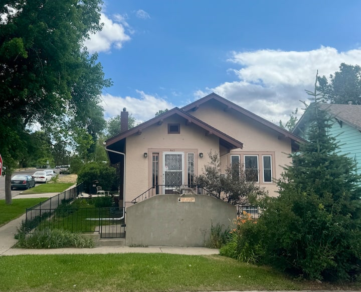 Spacious Vintage Getaway - Casper, WY