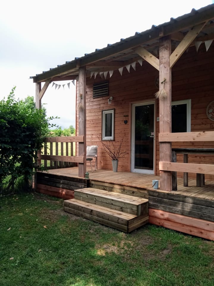 Chalet, Baignoire Double Et Chèvres Naines. - Bretagne