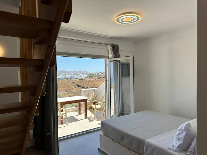 Lovely Hotel - 4 Quadruple Maisonettes - Santorini