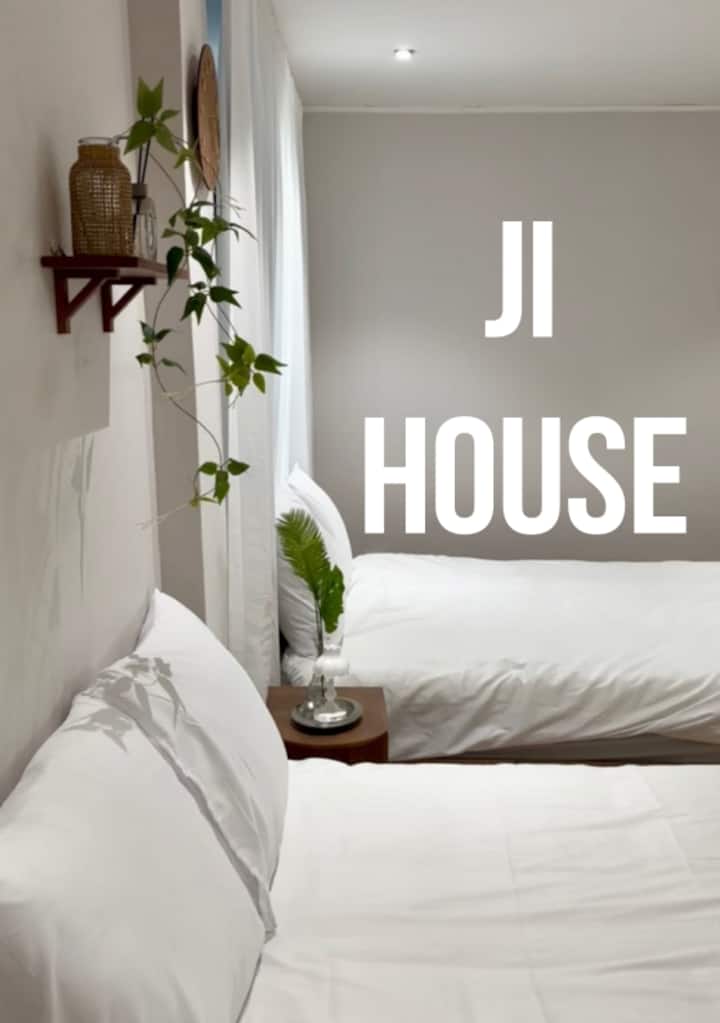 부산역 근처/초량역 도보5분｜6인 숙소｜넷플릭스·보드게임·커피머신｜짐보관｜청소비 X - Busan