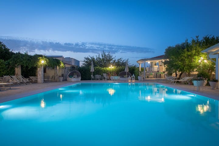 Agritourisme Typique, 6 Pers., Piscine & Petit-déj - Ostuni