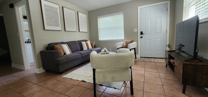 Stylish 2br | Near Hospitals | Free Parking - 세인트피터즈버그