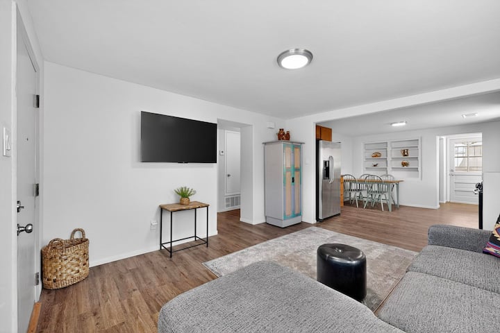 Casa Luz! Two Homes! Close To Old Town And Museums - Albuquerque, NM