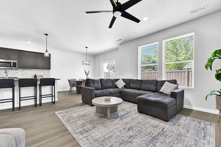 Spacious Brand New Luxury Home - Meridian, ID