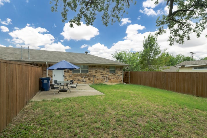 Dfw Airport Proximity & Large Backyard - Euless, TX