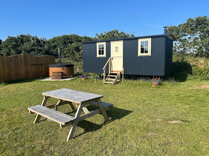 Hot Tub Shepherd's Hut With Own Garden - Redruth