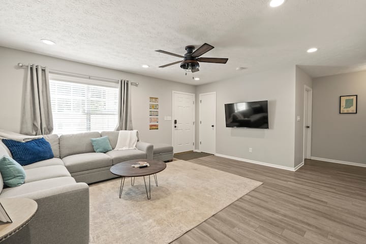 Fishers Haven | Pet-friendly 3br + Air Mattress - Carmel, IN