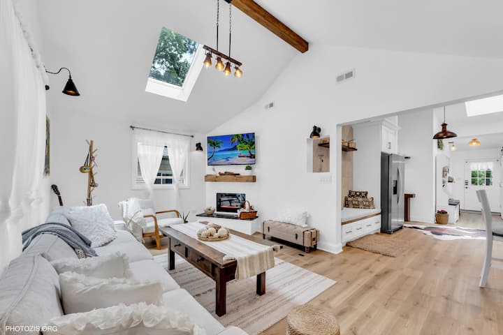 Lakeside Gem - Luxe 3br Geneva Retreat, Lake Views - Lake Geneva