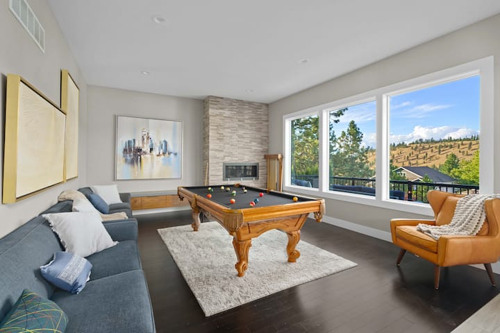 View, Hot Tub, Game Room, 4 King Beds, Theater - State of Washington