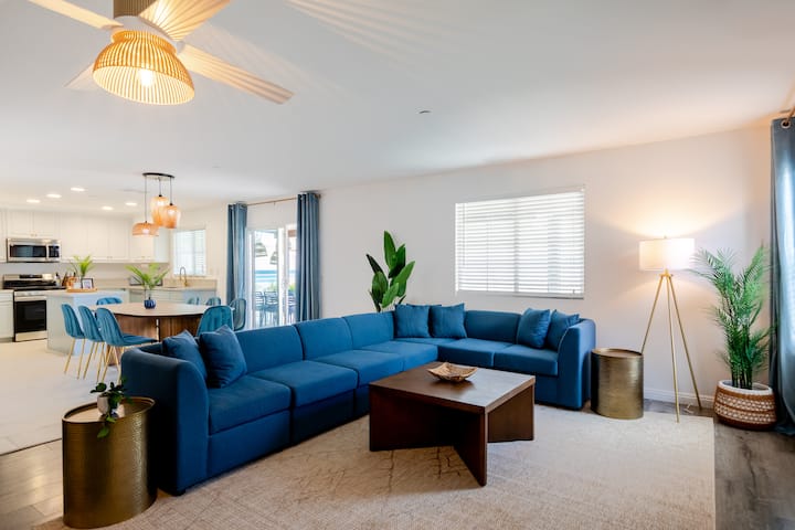 *Friends & Family* Luxury 5 Bedroom•spa/pool/bbq - California