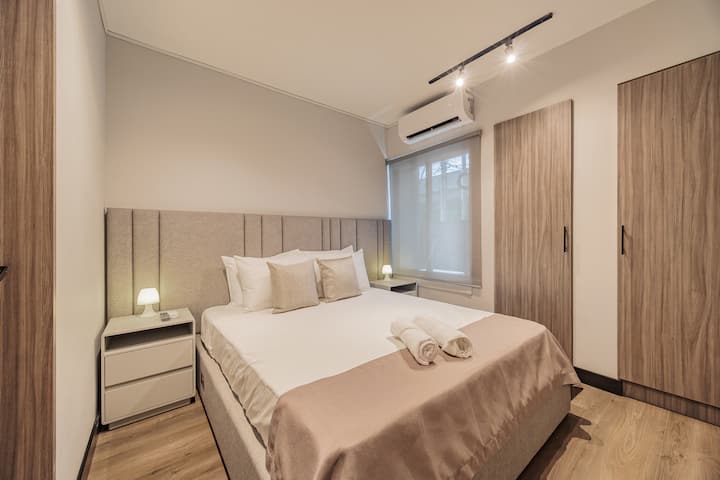 Minimalist Laureles Stay / Near Metro & Ac. - Medellín, Colombia