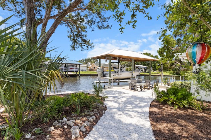 Waterfront • Game Room • Kayaks • No Steps - Crystal River, FL