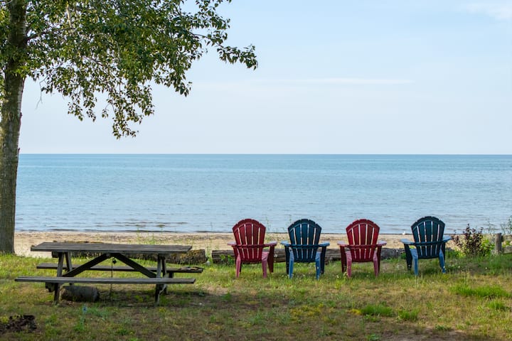 Beachfront Cottage On Ipperwash Beach - Port Franks