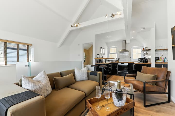 Stylish Harrogate Loft • 2 Beds • Prime Location - Harrogate