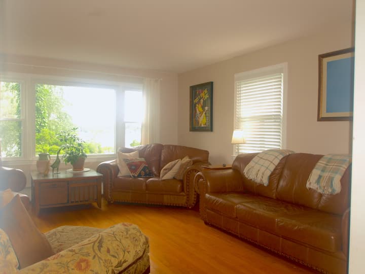 Lovely, Peaceful Lakefront Home. - East Hampton, CT