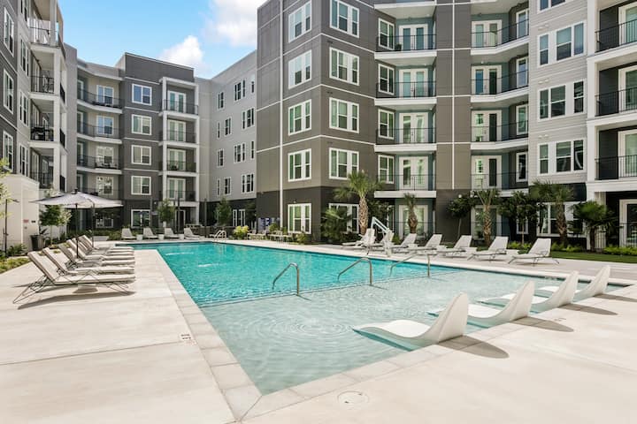 2br Gem • 10 Mins To Nola - Metairie, LA