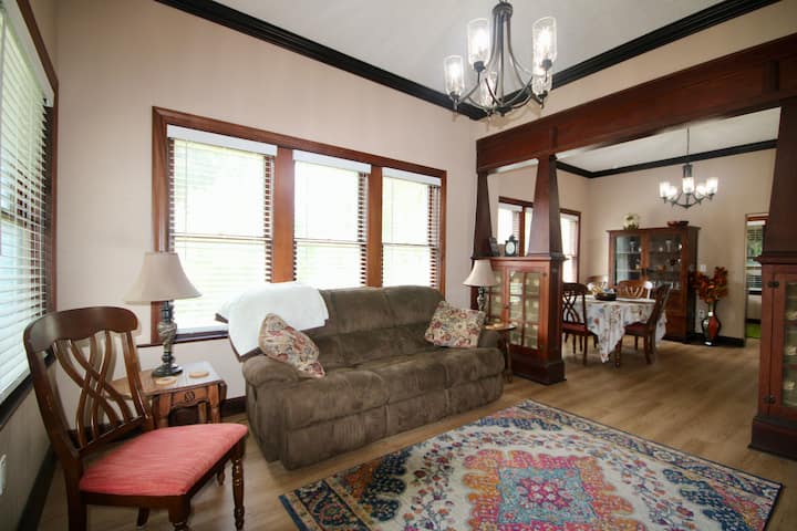 Easy Breezy Bungalow - Jacksonville