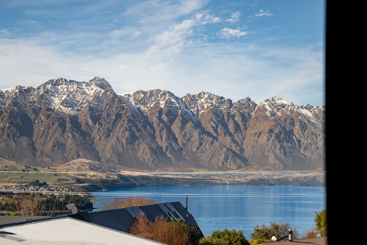 Ski Chalet Vibe - Stunning Lake & Mountain Views! - Queenstown