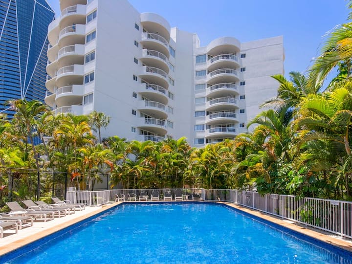 Luxury Broadbeach Oasis With Stunning Resort Pool - Surfers Paradise