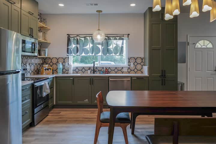 16 Guests, 3 Full Baths, 2 Sets W/d, Rv Parking - Corinth, TX