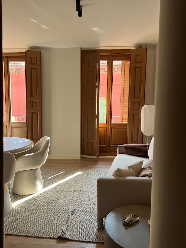 Historic La Latina · 2 Balconies · Top Rated - Madrid