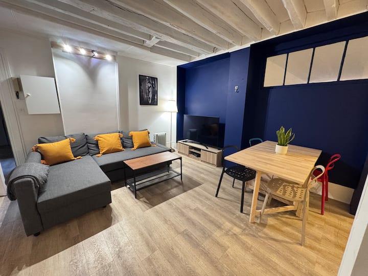 Big Flat In The Center - Paris