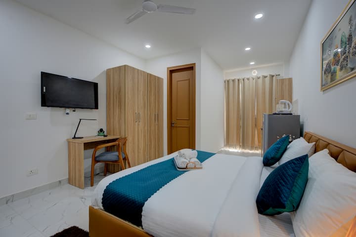 Vibrant Studio Apartment N/b Huda Market Sector 52 - Gurugram