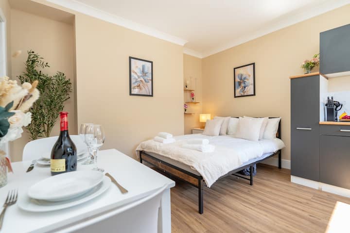 Open Mind Property - Studio Flat With Free Parking - Poole