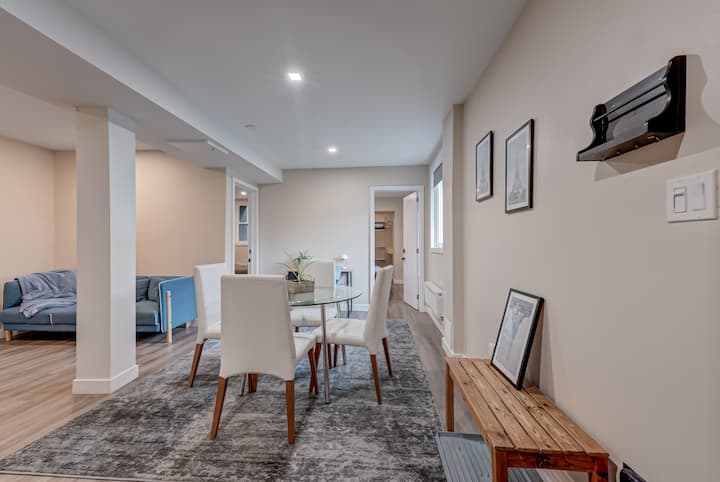 Stylish Modern 2 Bdrm Apartment Near Lake Ontario - Toronto