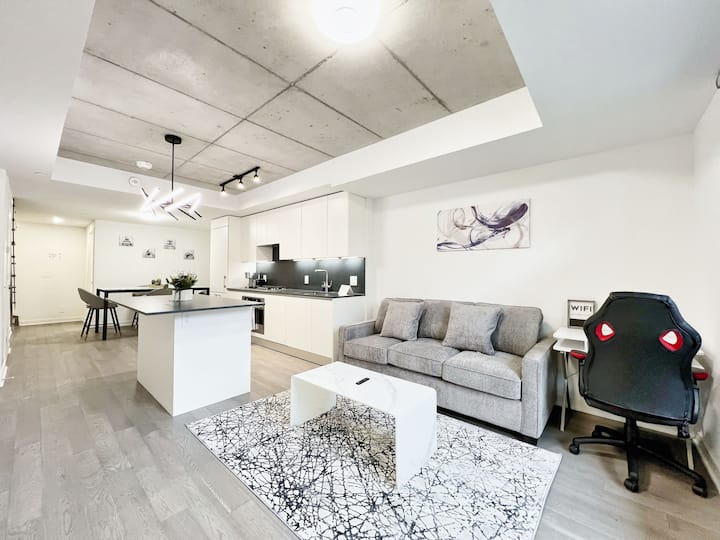 The Junction Nest | Private Patio | Free Parking - Toronto