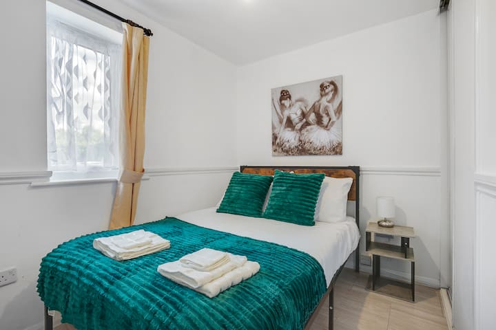 Modern Flat Near Tottenham Tube&stadium + Parking - Tottenham - London