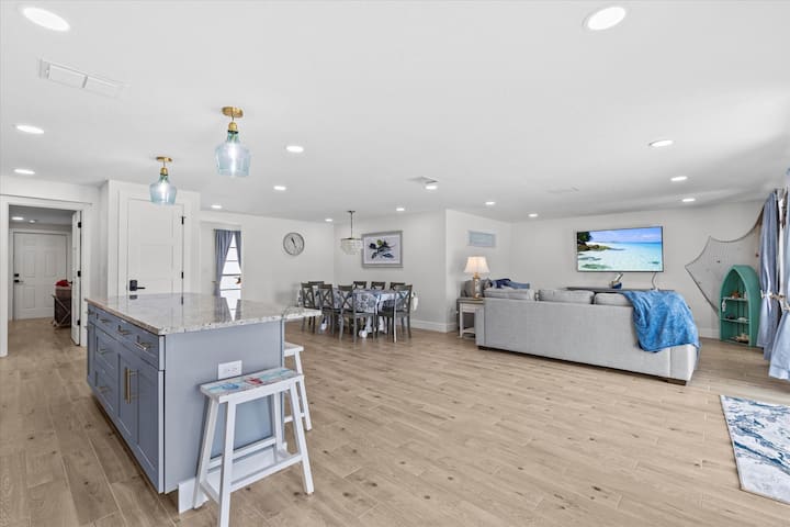 *New* - Waterfront - Heated Pool - 4 Kayak - Grill - Hernando Beach, Florida
