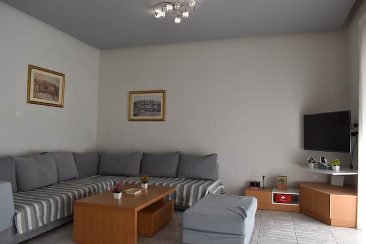 Saint George's Corner - Aéroport d'Héraklion Níkos-Kazantzákis (HER)