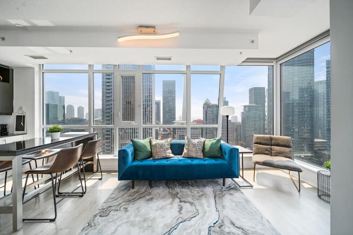 Cn Tower Views | Gym | Hot Tub | Prime Location - Toronto