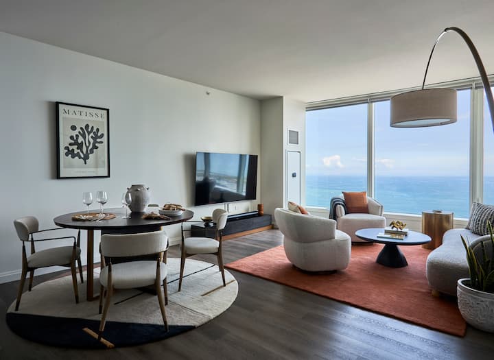 60 Fl Lake View Apt: An Urban Oasis In The Sky - Chicago, IL