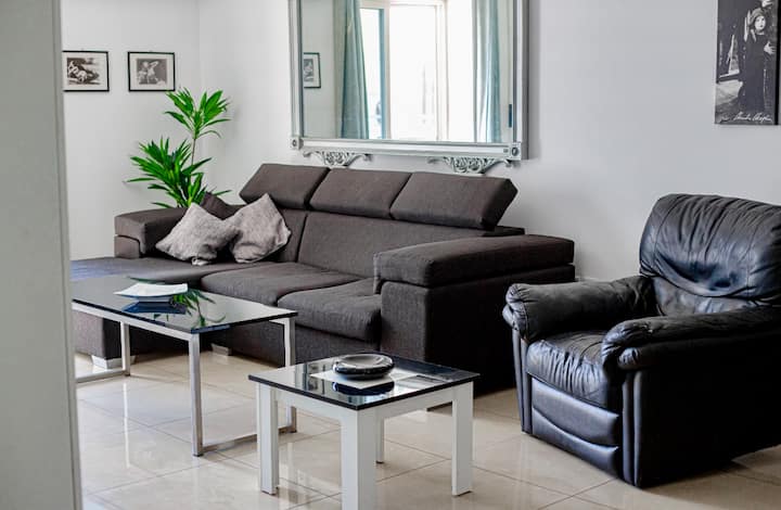 Chic & Central 3-bedroom Apartment In Gzira - Malta
