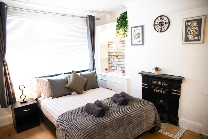 Brighton & Hove, 4 Bedrooms, 5 Beds, Garage - Hove