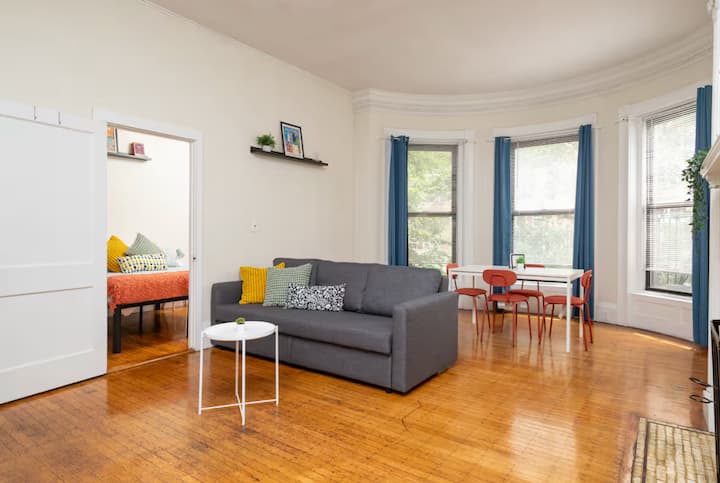 Walk! Walk! Walk! To Subway! Less Than 2 Mins -1br - Boston, MA