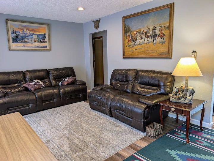 By State Fair 5 Bedrooms 2 Baths - Des Moines, IA