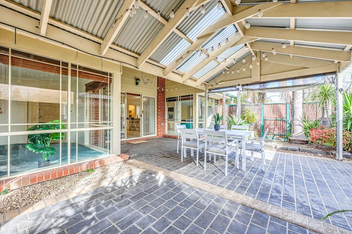 Stayau Family Retreat W/pool Table In Cranbourne - Casey Fields