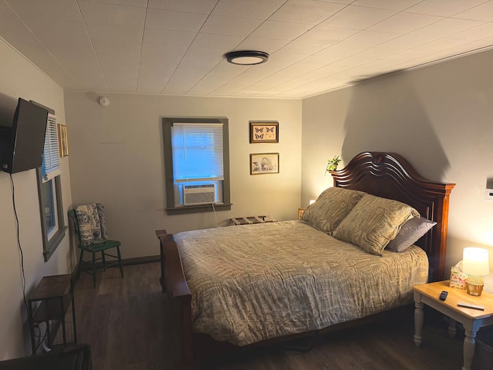 Cozy Retreat Near Downtown - Keene, NH