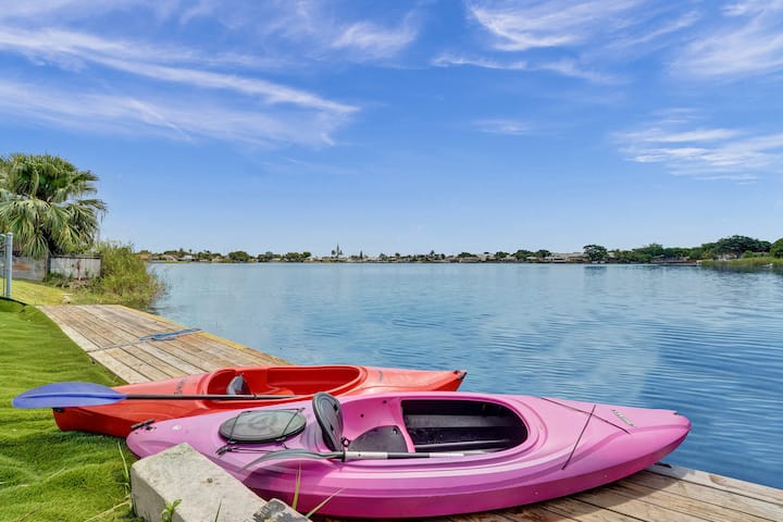 Lake House Relaxation,dania Beach - Dania Beach, FL