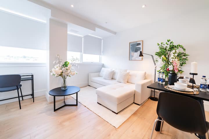 Stylish 1 Bed Retreat In Wembley Park - Harrow