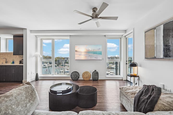 Sea Breeze Escape • 3br Coastal Gem W/ 2 Balconies - Venice Beach, CA