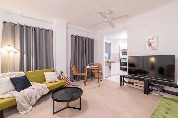 Cosy Getaway | Parking Pool & Sauna In Surry Hills - Rosebery