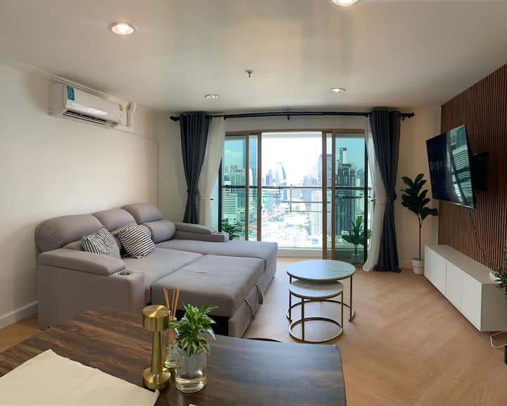 Modern 59m² Sukhumvit 1br | 31st Floor, Pool & Gym - Bang Kapi District