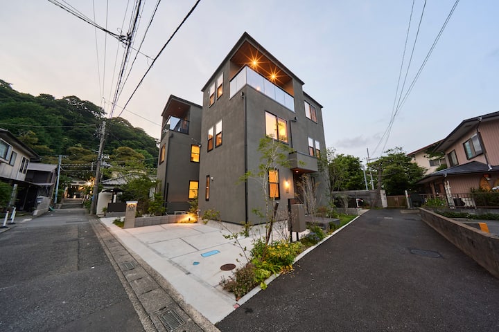 由比ヶ浜徒歩3分+駅徒歩2分|江ノ電を望む新築一棟貸で暮らす鎌倉滞在|駐車場1台【坂のなな夜・月】 - Kamakura