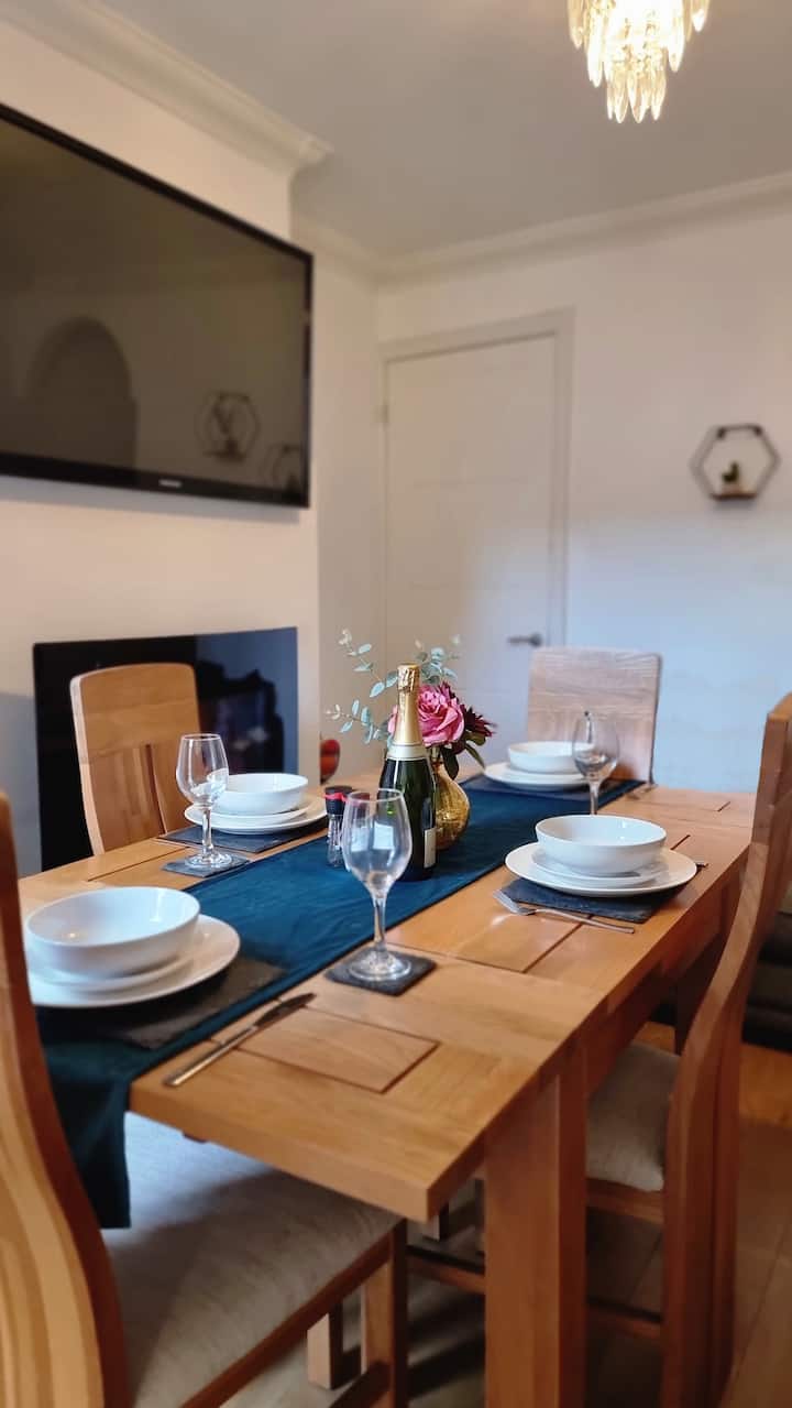 Comfortable 3br Home| Sleeps 6 | Parking - Loughborough