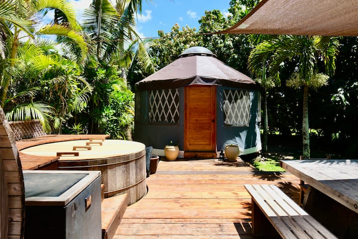 Oceanfront Yurt - 100 Foot Wave Getaways - Haleiwa, HI